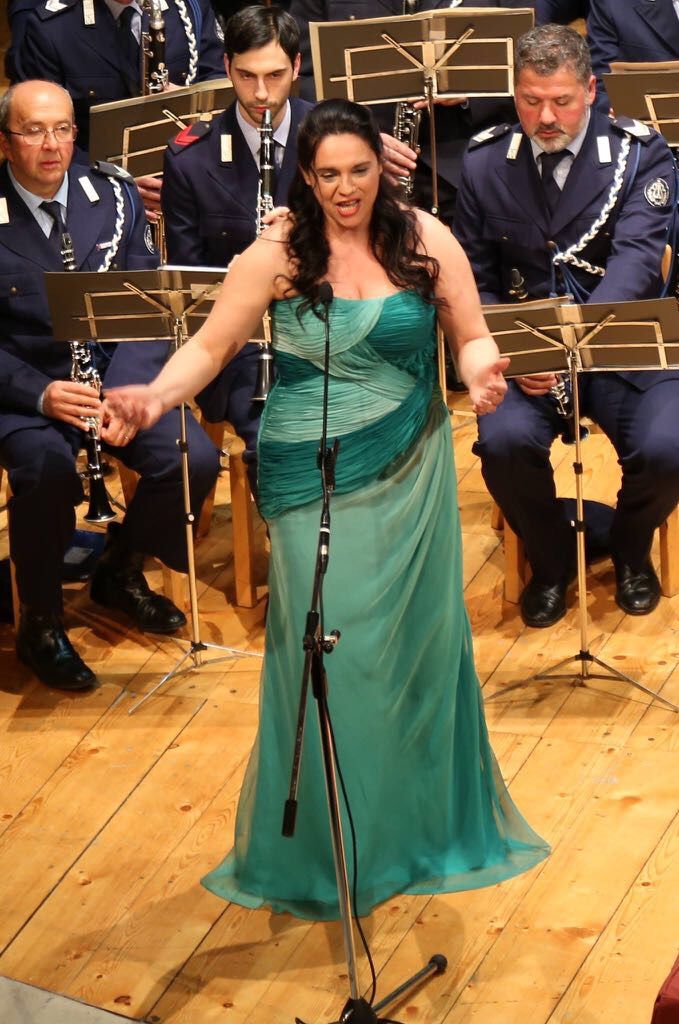 LIMATOLA. Il soprano casertano Teresa Sparaco al Concerto per Padre Pio ...