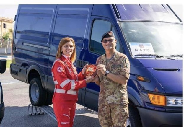 La CROCE ROSSA riceve in dono veicoli non militari dal JFC Napoli ...