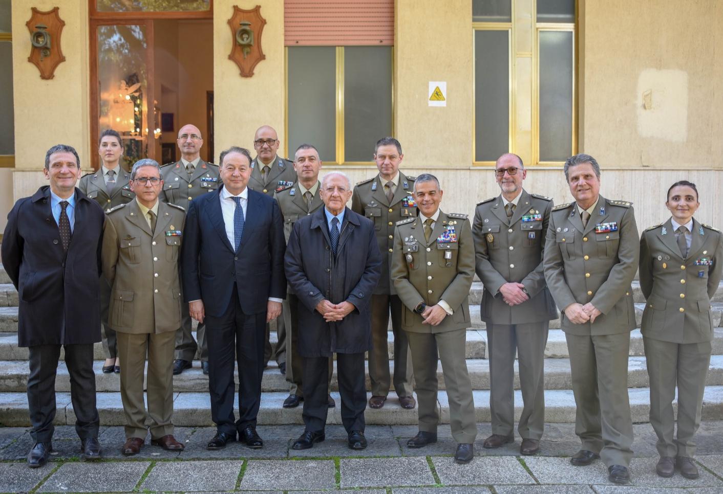IL PRESIDENTE OLIVIERO IN VISITA CON DE LUCA ALLA CASERMA "MAGRONE" DI ...